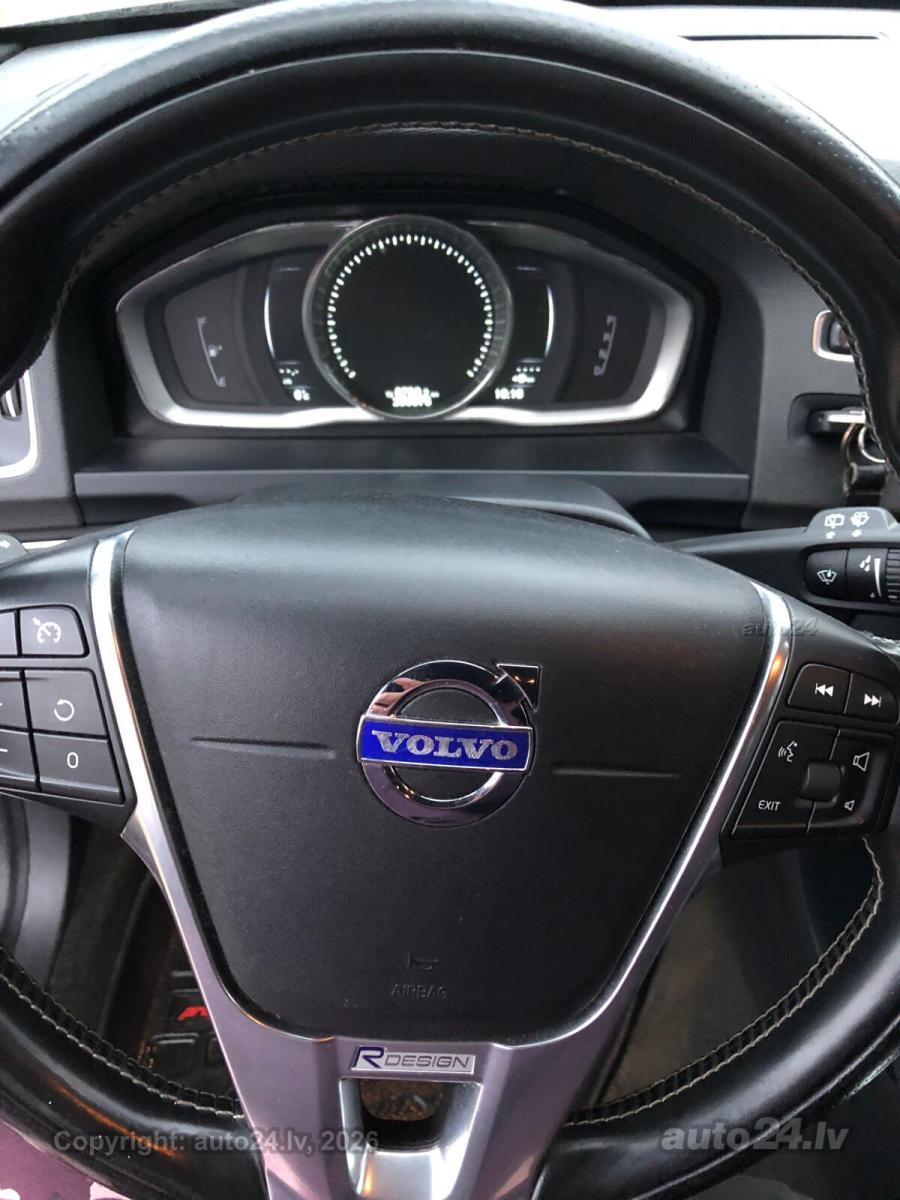 White Volvo V60 2016 in Riga, with an engine capacity of 2.00 L and mileage of 302 thousand km for 9500 €, photo 14 on AUTOMOTO.COM.LV