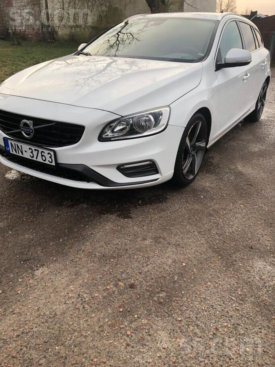 White Volvo V60 2016 in Riga, with an engine capacity of 2.00 L and mileage of 302 thousand km for 9500 €, photo 1 on AUTOMOTO.COM.LV