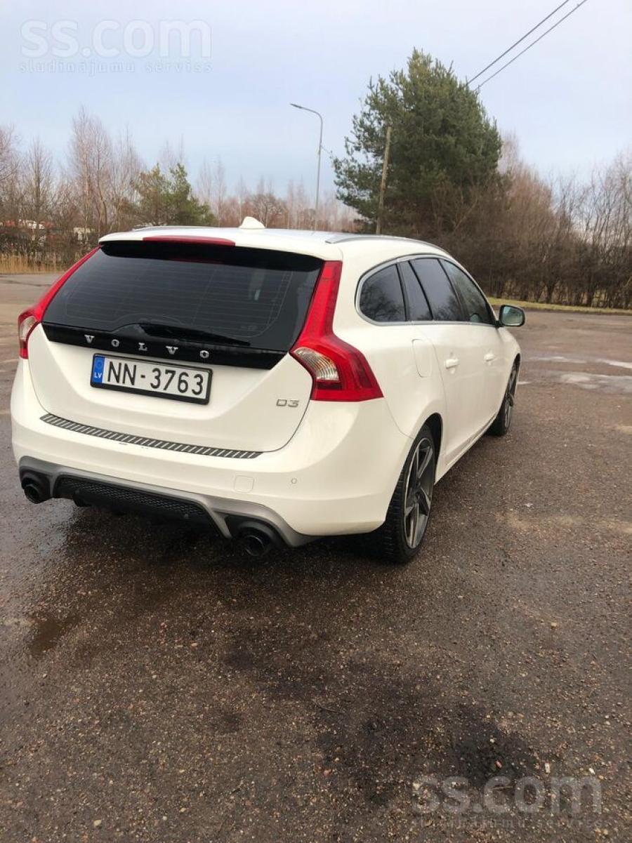 White Volvo V60 2016 in Riga, with an engine capacity of 2.00 L and mileage of 302 thousand km for 9500 €, photo 6 on AUTOMOTO.COM.LV