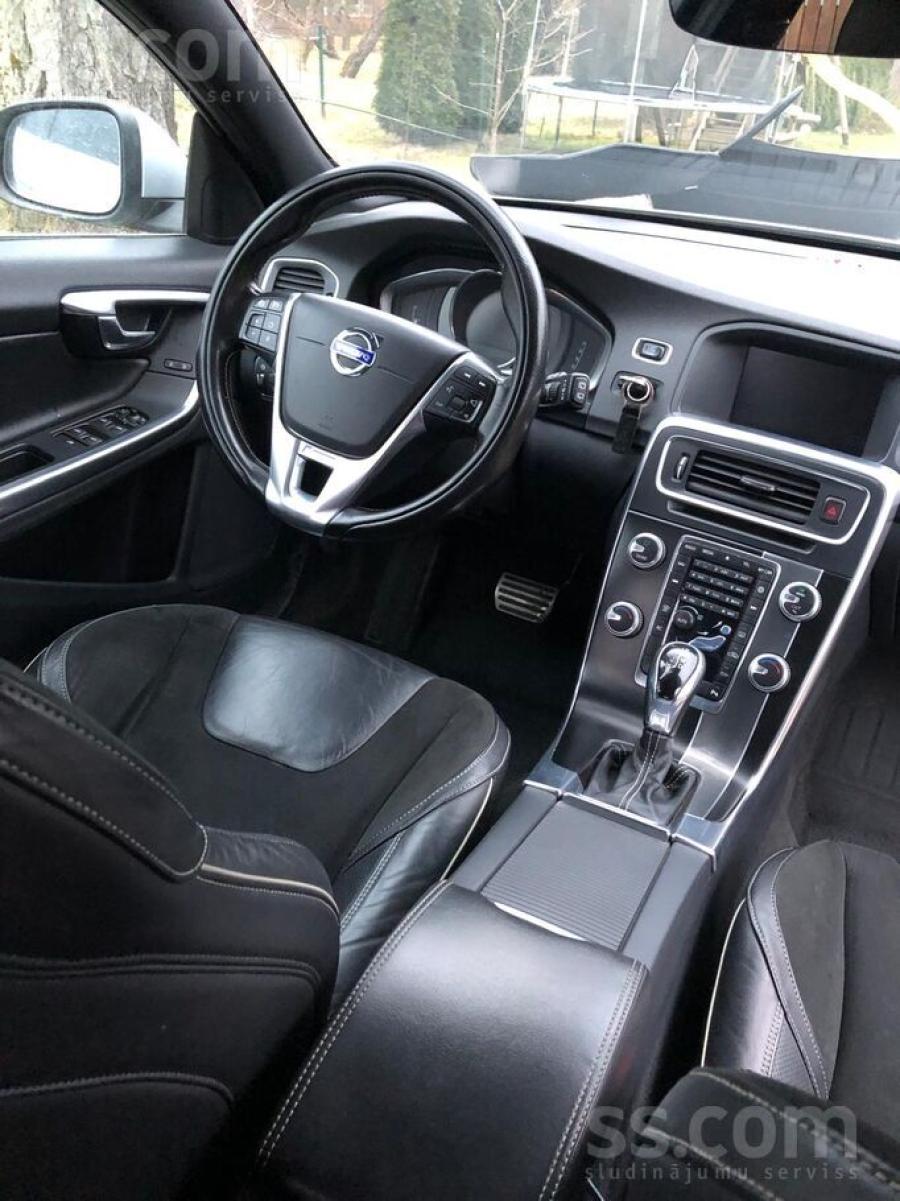 White Volvo V60 2016 in Riga, with an engine capacity of 2.00 L and mileage of 302 thousand km for 9500 €, photo 8 on AUTOMOTO.COM.LV