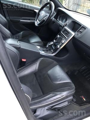 White Volvo V60 2016 in Riga, with an engine capacity of 2.00 L and mileage of 302 thousand km for 9500 €, photo 10 on AUTOMOTO.COM.LV