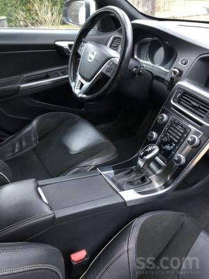 White Volvo V60 2016 in Riga, with an engine capacity of 2.00 L and mileage of 302 thousand km for 9500 €, photo 11 on AUTOMOTO.COM.LV