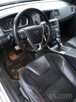 White Volvo V60 2016 in Riga, with an engine capacity of 2.00 L and mileage of 302 thousand km for 9500 €, photo 13 on AUTOMOTO.COM.LV