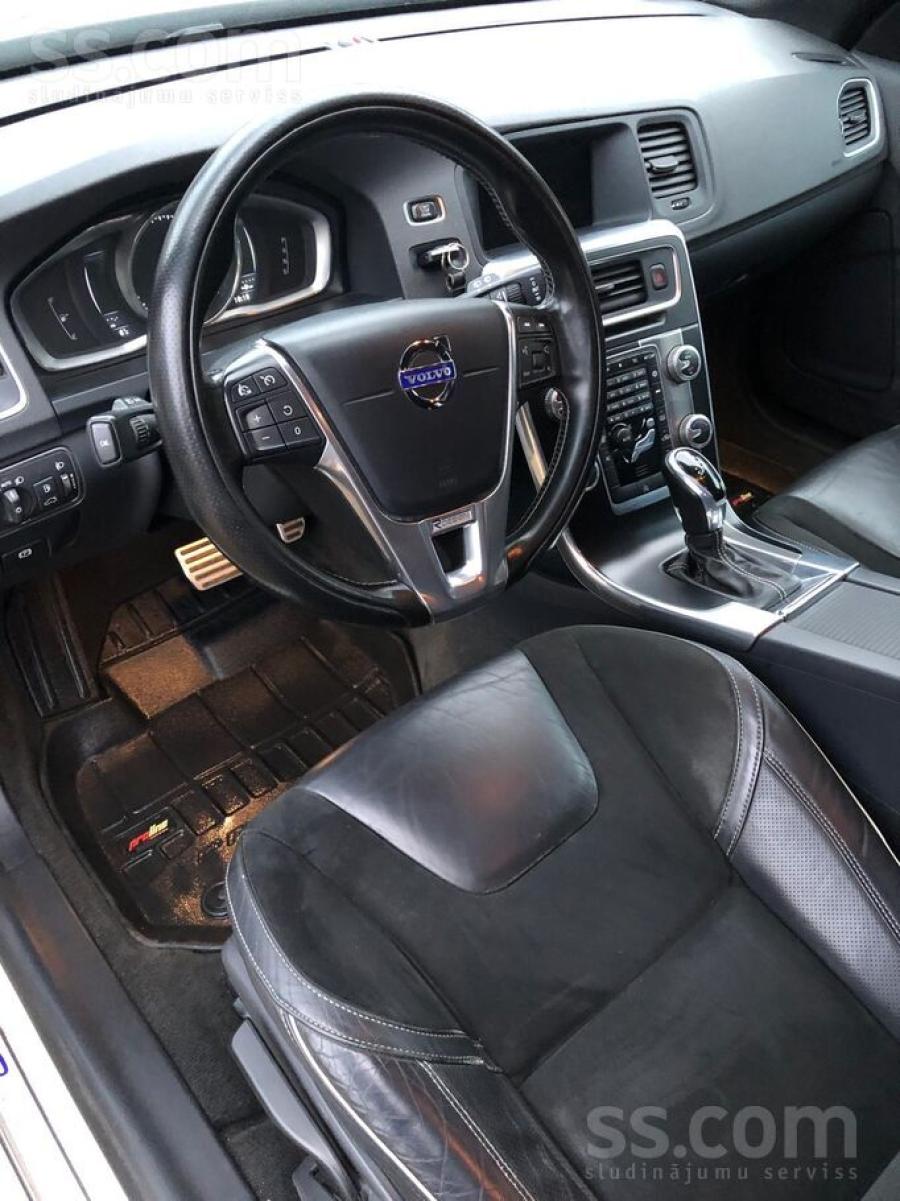 White Volvo V60 2016 in Riga, with an engine capacity of 2.00 L and mileage of 302 thousand km for 9500 €, photo 13 on AUTOMOTO.COM.LV
