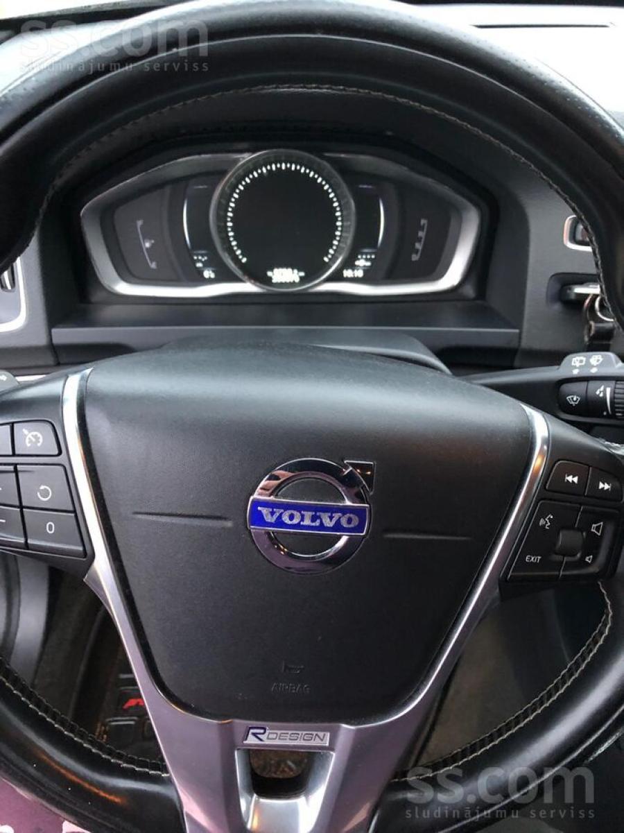 White Volvo V60 2016 in Riga, with an engine capacity of 2.00 L and mileage of 302 thousand km for 9500 €, photo 14 on AUTOMOTO.COM.LV