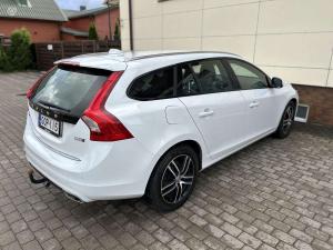 Balts Volvo V60 2016 Kretinga, ar dzinēja tilpumu 2.40 L un nobraukumu 224 tūkst. km par 9699 €, foto 7 vietnē AUTOMOTO.COM.LV