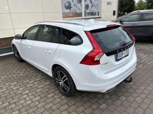 Balts Volvo V60 2016 Kretinga, ar dzinēja tilpumu 2.40 L un nobraukumu 224 tūkst. km par 9699 €, foto 9 vietnē AUTOMOTO.COM.LV