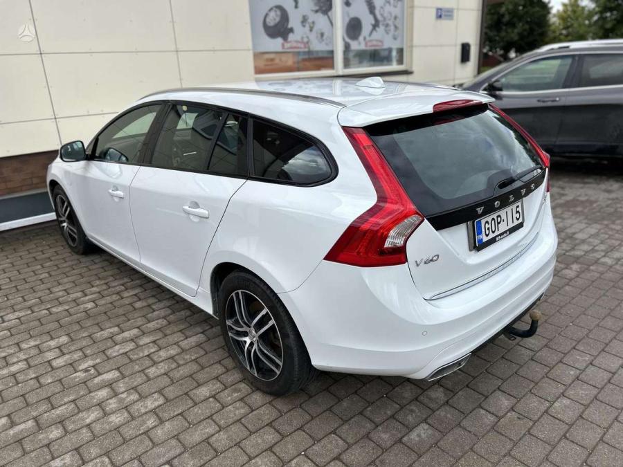 Balts Volvo V60 2016 Kretinga, ar dzinēja tilpumu 2.40 L un nobraukumu 224 tūkst. km par 9699 €, foto 9 vietnē AUTOMOTO.COM.LV