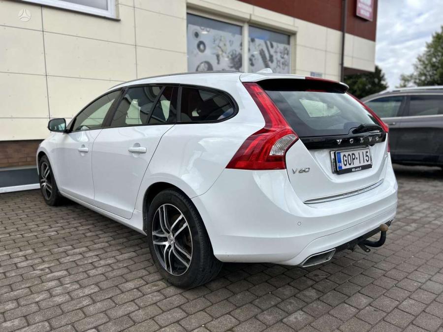 Balts Volvo V60 2016 Kretinga, ar dzinēja tilpumu 2.40 L un nobraukumu 224 tūkst. km par 9699 €, foto 10 vietnē AUTOMOTO.COM.LV