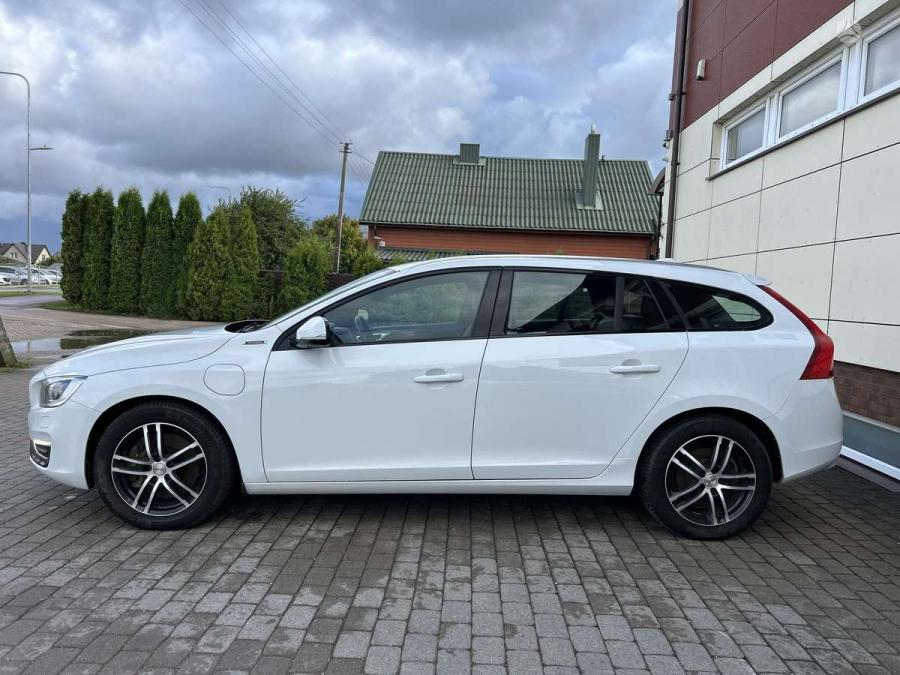 Balts Volvo V60 2016 Kretinga, ar dzinēja tilpumu 2.40 L un nobraukumu 224 tūkst. km par 9699 €, foto 11 vietnē AUTOMOTO.COM.LV