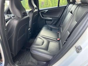 Balts Volvo V60 2016 Kretinga, ar dzinēja tilpumu 2.40 L un nobraukumu 224 tūkst. km par 9699 €, foto 16 vietnē AUTOMOTO.COM.LV
