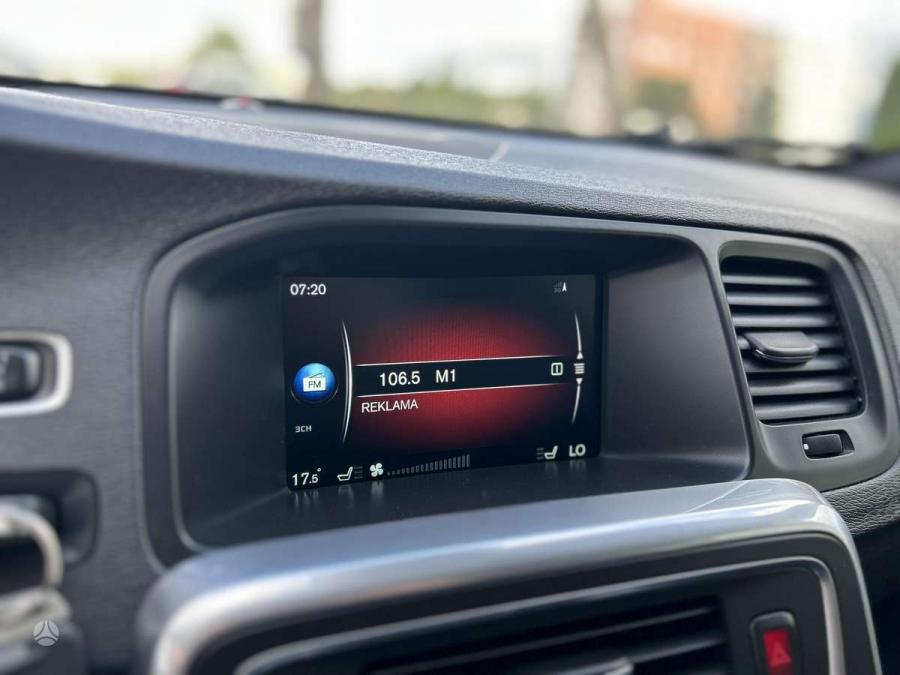 Balts Volvo V60 2016 Kretinga, ar dzinēja tilpumu 2.40 L un nobraukumu 224 tūkst. km par 9699 €, foto 19 vietnē AUTOMOTO.COM.LV