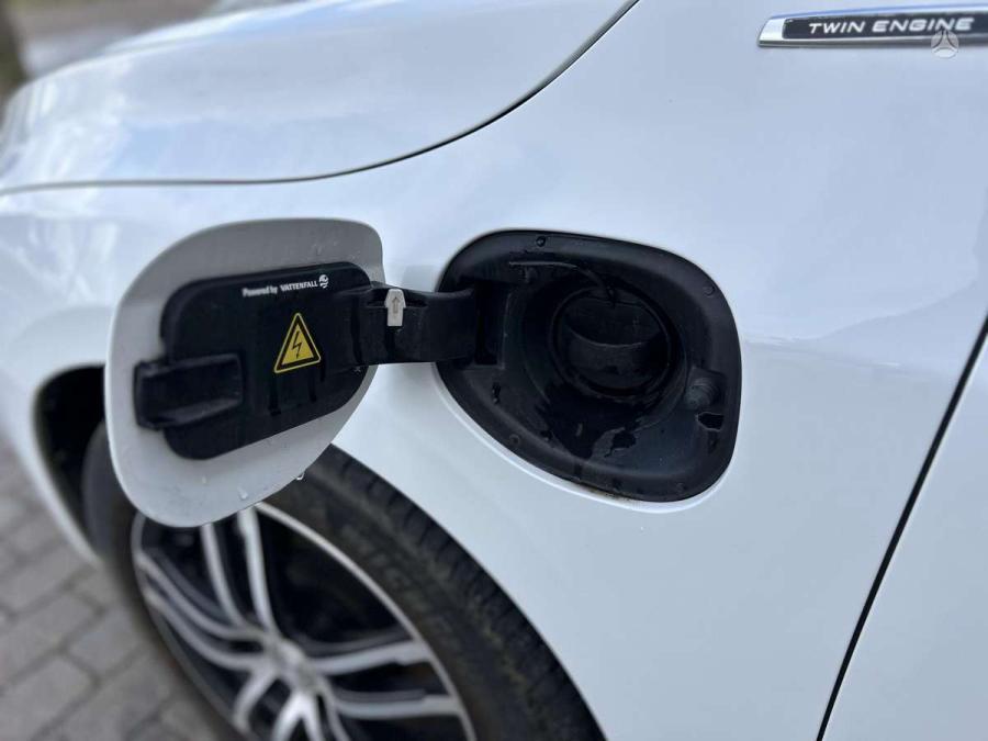 Balts Volvo V60 2016 Kretinga, ar dzinēja tilpumu 2.40 L un nobraukumu 224 tūkst. km par 9699 €, foto 21 vietnē AUTOMOTO.COM.LV
