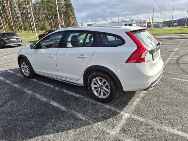 Volvo V60 2016 Rīga vietnē Balts Volvo V60 2016 Rīga, ar dzinēja tilpumu 2.40 L un nobraukumu 248 tūkst. km par 12800 €, foto 5 vietnē AUTOMOTO.COM.LV