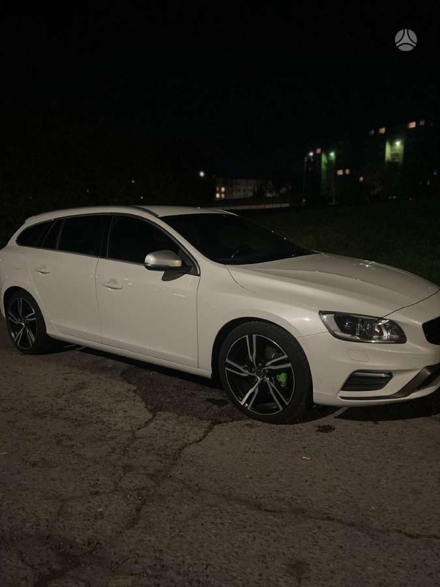 White Volvo V60 2017 in Kaunas, with an engine capacity of 1.97 L and mileage of 234 thousand km for 14000 €, photo 3 on AUTOMOTO.COM.LV