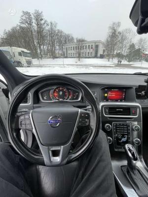 White Volvo V60 2017 in Kaunas, with an engine capacity of 1.97 L and mileage of 234 thousand km for 14000 €, photo 12 on AUTOMOTO.COM.LV