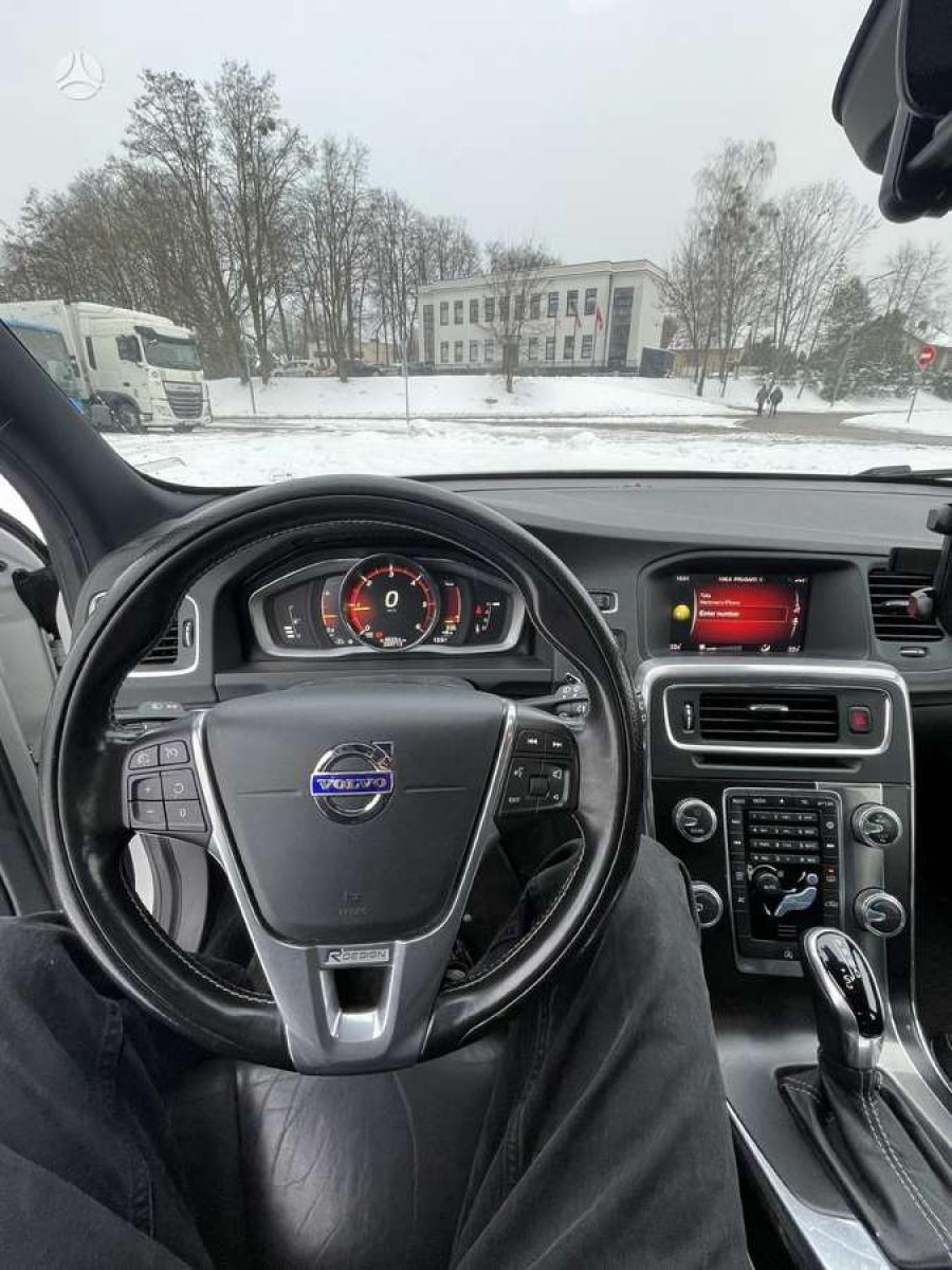 White Volvo V60 2017 in Kaunas, with an engine capacity of 1.97 L and mileage of 234 thousand km for 14000 €, photo 12 on AUTOMOTO.COM.LV