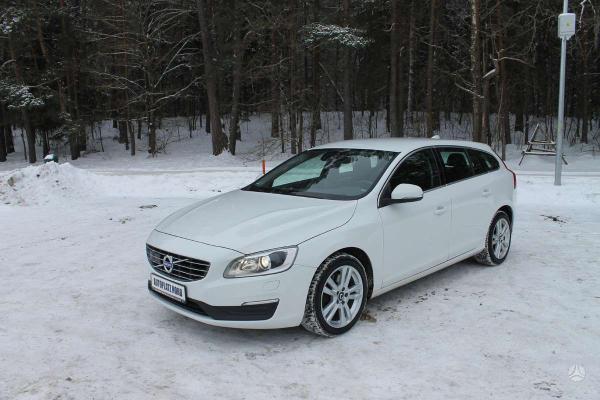 Balts Volvo V60 2017 Birštonas, ar dzinēja tilpumu 2.40 L un nobraukumu 242 tūkst. km par 8450 €, foto 2 vietnē AUTOMOTO.COM.LV