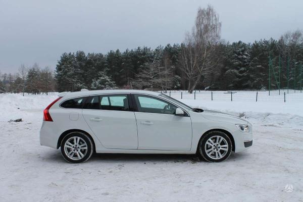 Balts Volvo V60 2017 Birštonas, ar dzinēja tilpumu 2.40 L un nobraukumu 242 tūkst. km par 8450 €, foto 3 vietnē AUTOMOTO.COM.LV