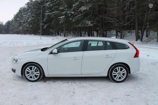 Balts Volvo V60 2017 Birštonas, ar dzinēja tilpumu 2.40 L un nobraukumu 242 tūkst. km par 8450 €, foto 7 vietnē AUTOMOTO.COM.LV