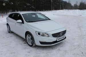 White Volvo V60 2017 in Birstonas, with an engine capacity of 2.40 L and mileage of 242 thousand km for 7950 €, photo 9 on AUTOMOTO.COM.LV