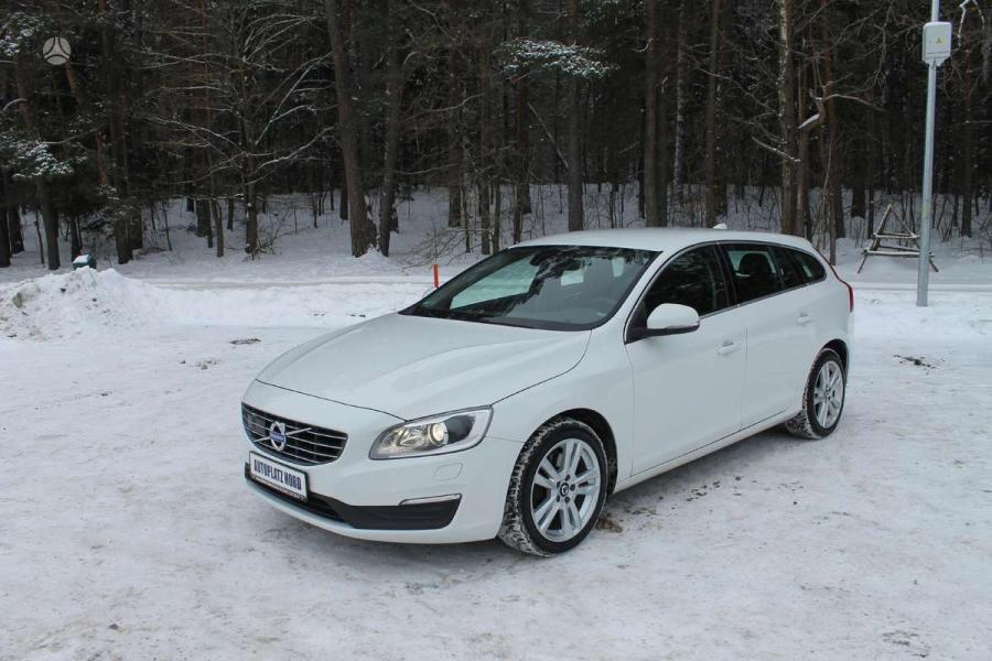 White Volvo V60 2017 in Birstonas, with an engine capacity of 2.40 L and mileage of 242 thousand km for 7950 €, photo 10 on AUTOMOTO.COM.LV