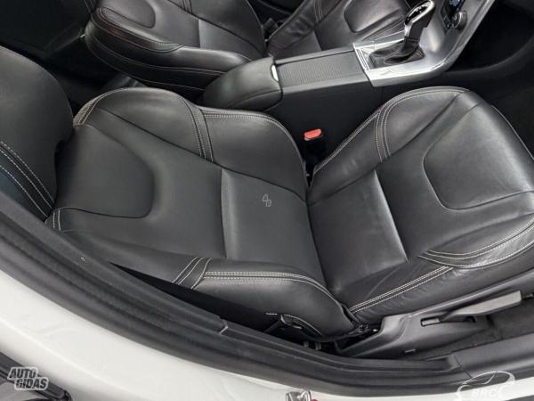 Balts Volvo V60 2017 Avižieniai, ar dzinēja tilpumu 2.00 L un nobraukumu 258 tūkst. km par 7500 €, foto 5 vietnē AUTOMOTO.COM.LV