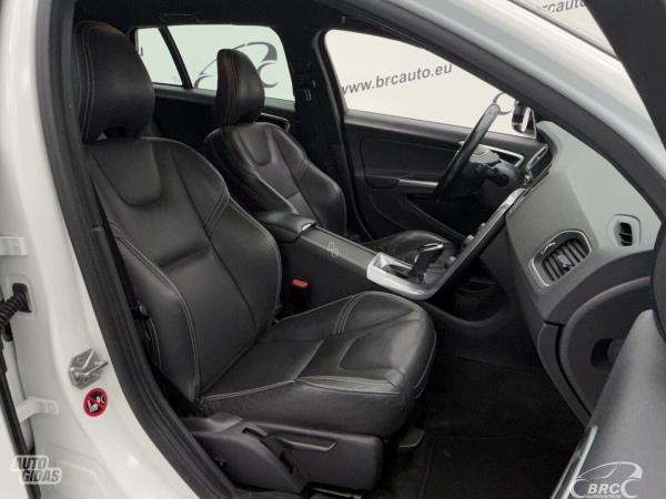Balts Volvo V60 2017 Avižieniai, ar dzinēja tilpumu 2.00 L un nobraukumu 258 tūkst. km par 7500 €, foto 7 vietnē AUTOMOTO.COM.LV