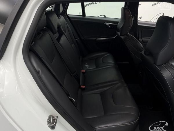 Balts Volvo V60 2017 Avižieniai, ar dzinēja tilpumu 2.00 L un nobraukumu 258 tūkst. km par 7500 €, foto 10 vietnē AUTOMOTO.COM.LV