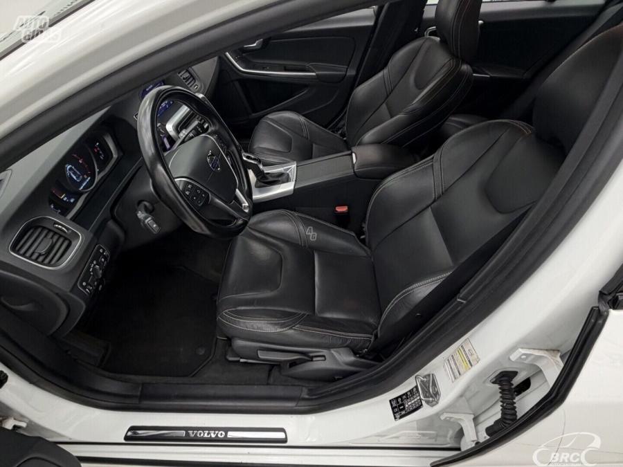 Белый Вольво B60 2017 в Авиженяй, объемом двигателя 2.00 л и пробегом 258 тыс. км за 7500 €, фото 20 на AUTOMOTO.COM.LV