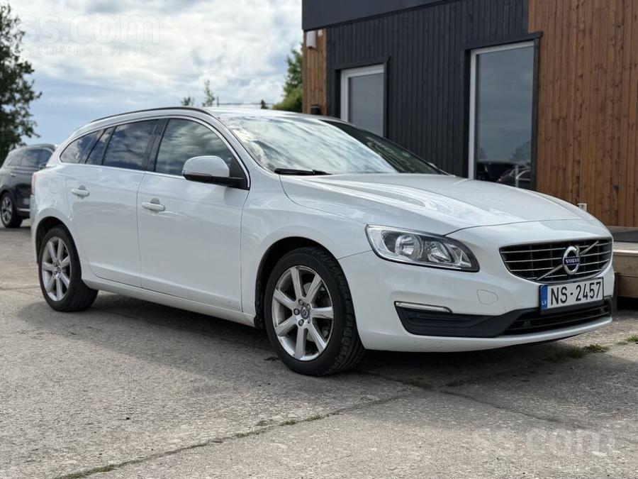 Balts Volvo V60 2017 Rīga, ar dzinēja tilpumu 2.00 L un nobraukumu 250 tūkst. km par 3990 €, foto 1 vietnē AUTOMOTO.COM.LV