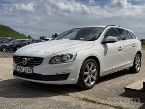 Balts Volvo V60 2017 Rīga, ar dzinēja tilpumu 2.00 L un nobraukumu 250 tūkst. km par 3990 €, foto 4 vietnē AUTOMOTO.COM.LV