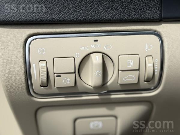 Balts Volvo V60 2017 Rīga, ar dzinēja tilpumu 2.00 L un nobraukumu 250 tūkst. km par 3990 €, foto 6 vietnē AUTOMOTO.COM.LV