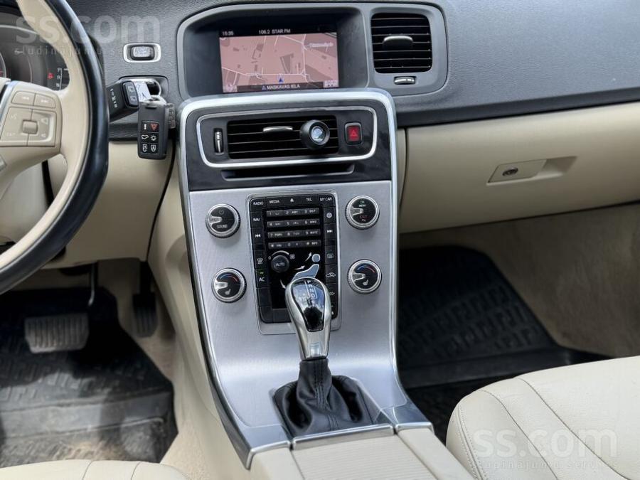 Balts Volvo V60 2017 Rīga, ar dzinēja tilpumu 2.00 L un nobraukumu 250 tūkst. km par 3990 €, foto 10 vietnē AUTOMOTO.COM.LV