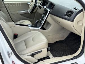 Balts Volvo V60 2017 Rīga, ar dzinēja tilpumu 2.00 L un nobraukumu 250 tūkst. km par 3990 €, foto 14 vietnē AUTOMOTO.COM.LV