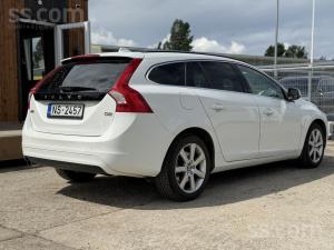 Balts Volvo V60 2017 Rīga, ar dzinēja tilpumu 2.00 L un nobraukumu 250 tūkst. km par 3990 €, foto 18 vietnē AUTOMOTO.COM.LV
