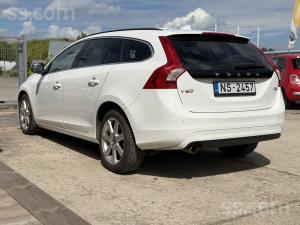 Balts Volvo V60 2017 Rīga, ar dzinēja tilpumu 2.00 L un nobraukumu 250 tūkst. km par 3990 €, foto 20 vietnē AUTOMOTO.COM.LV