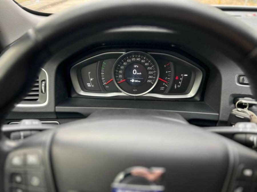 Balts Volvo V60 2017 Rīga, ar dzinēja tilpumu 2.00 L un nobraukumu 192 tūkst. km par 11700 €, foto 10 vietnē AUTOMOTO.COM.LV