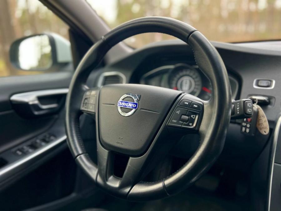 Balts Volvo V60 2017 Rīga, ar dzinēja tilpumu 2.00 L un nobraukumu 192 tūkst. km par 11700 €, foto 14 vietnē AUTOMOTO.COM.LV