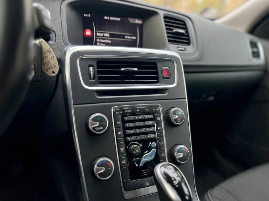 Balts Volvo V60 2017 Rīga, ar dzinēja tilpumu 2.00 L un nobraukumu 192 tūkst. km par 11700 €, foto 15 vietnē AUTOMOTO.COM.LV
