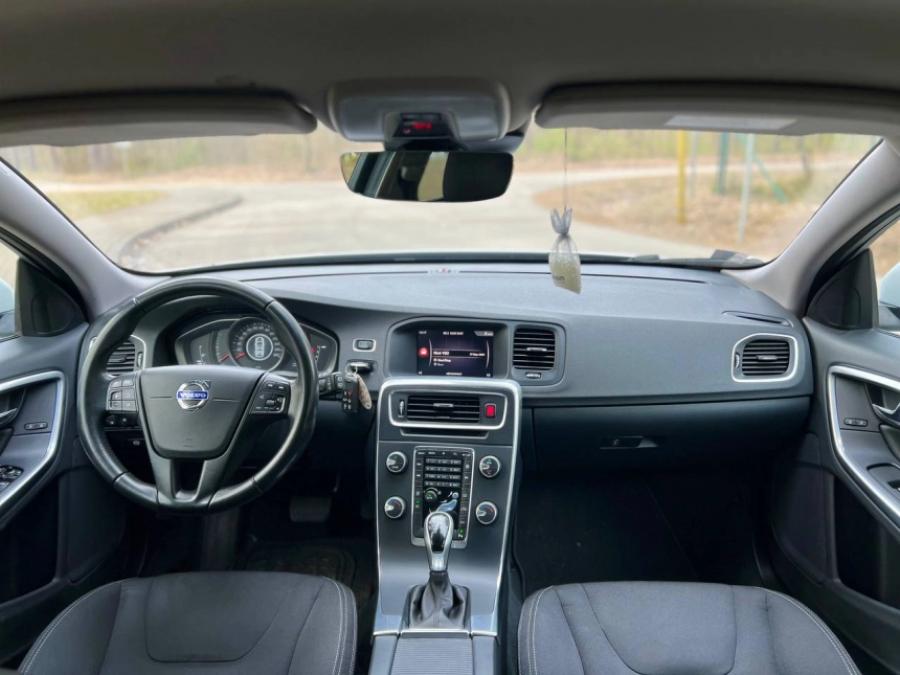 Balts Volvo V60 2017 Rīga, ar dzinēja tilpumu 2.00 L un nobraukumu 192 tūkst. km par 11700 €, foto 16 vietnē AUTOMOTO.COM.LV