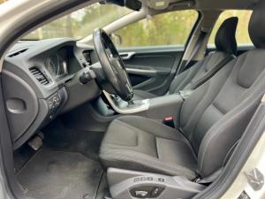 Balts Volvo V60 2017 Rīga, ar dzinēja tilpumu 2.00 L un nobraukumu 192 tūkst. km par 11700 €, foto 18 vietnē AUTOMOTO.COM.LV