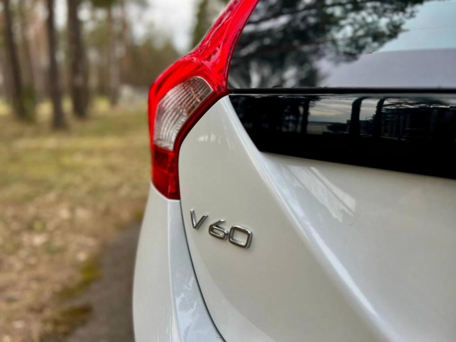 Balts Volvo V60 2017 Rīga, ar dzinēja tilpumu 2.00 L un nobraukumu 192 tūkst. km par 11700 €, foto 20 vietnē AUTOMOTO.COM.LV