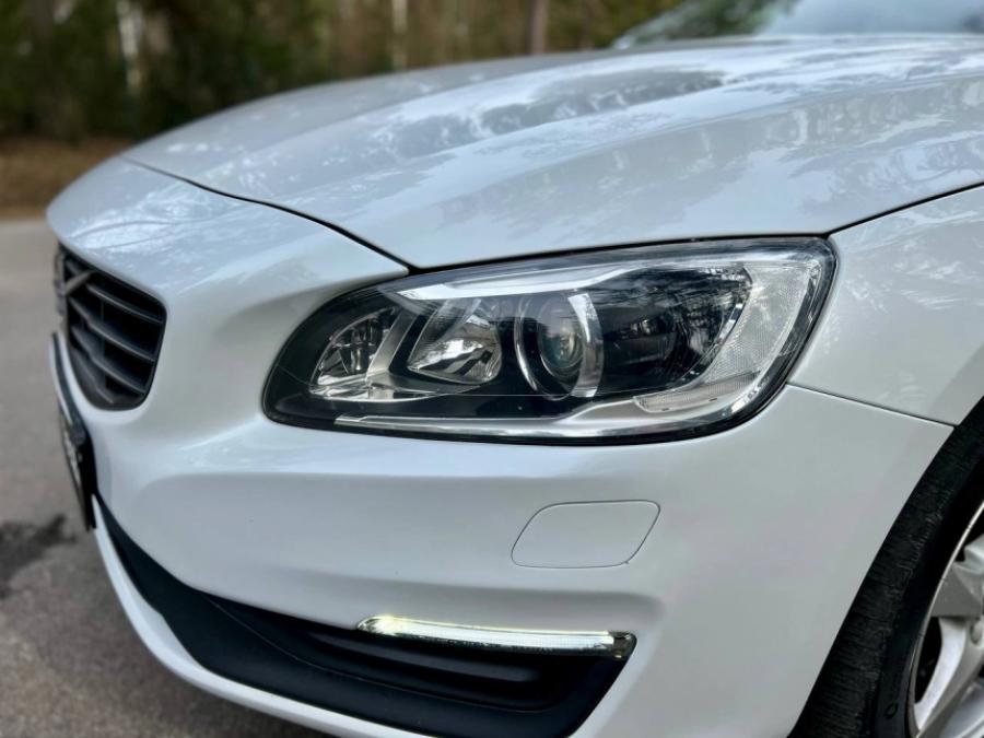 Balts Volvo V60 2017 Rīga, ar dzinēja tilpumu 2.00 L un nobraukumu 192 tūkst. km par 11700 €, foto 21 vietnē AUTOMOTO.COM.LV