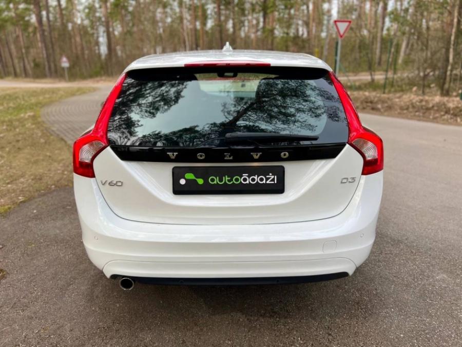 Balts Volvo V60 2017 Rīga, ar dzinēja tilpumu 2.00 L un nobraukumu 192 tūkst. km par 11700 €, foto 24 vietnē AUTOMOTO.COM.LV