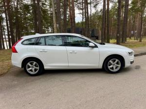 Balts Volvo V60 2017 Rīga, ar dzinēja tilpumu 2.00 L un nobraukumu 192 tūkst. km par 11700 €, foto 26 vietnē AUTOMOTO.COM.LV