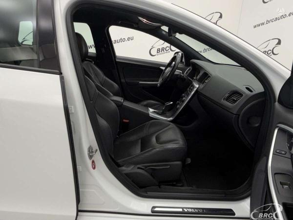 White Volvo V60 2017 in Vilnius, with an engine capacity of 1.97 L and mileage of 258 thousand km for 7300 €, photo 5 on AUTOMOTO.COM.LV