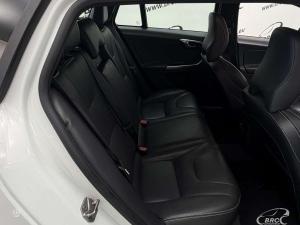 Balts Volvo V60 2017 Viļņa, ar dzinēja tilpumu 1.97 L un nobraukumu 258 tūkst. km par 7300 €, foto 12 vietnē AUTOMOTO.COM.LV