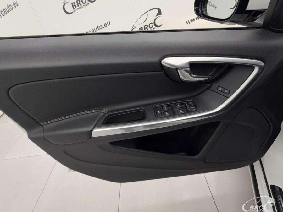 Balts Volvo V60 2017 Viļņa, ar dzinēja tilpumu 1.97 L un nobraukumu 258 tūkst. km par 7300 €, foto 20 vietnē AUTOMOTO.COM.LV