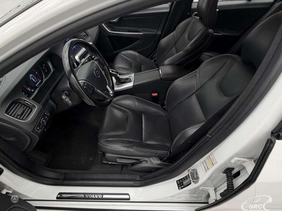 Balts Volvo V60 2017 Viļņa, ar dzinēja tilpumu 1.97 L un nobraukumu 258 tūkst. km par 7300 €, foto 21 vietnē AUTOMOTO.COM.LV